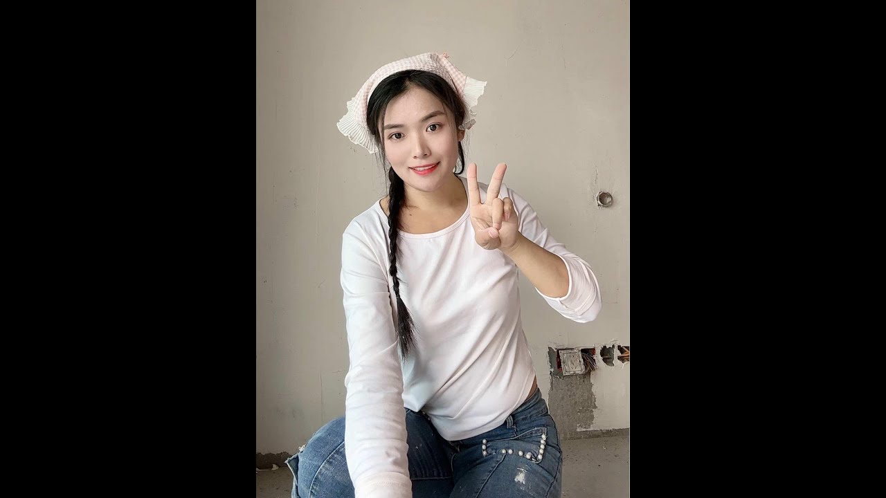 👷Painter Applying putty | Puttying for renovation #putty 241108