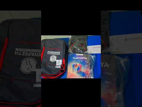 Pw Vidyapeeth welcome kit review 🥰🥰 #pw #pwvidyapeeth #physicswallah #jee