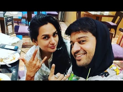 gaurav khanna and akansha chamola's wedding anniversary,gaurav kahanna wedding aniversary kiss