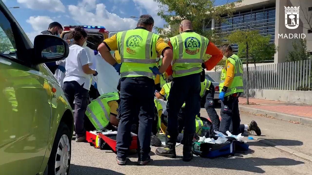 Herida muy grave una mujer arrollada por un coche en Vallecas