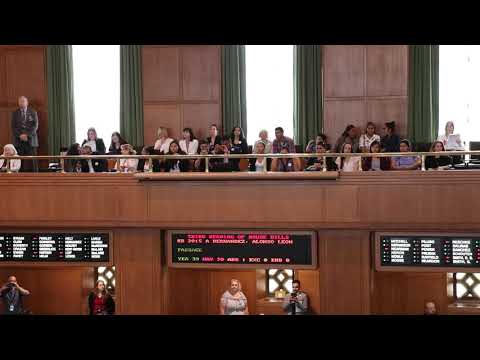 B-roll: Vote on REAL ID, driver licenses for undocumented Oregonians