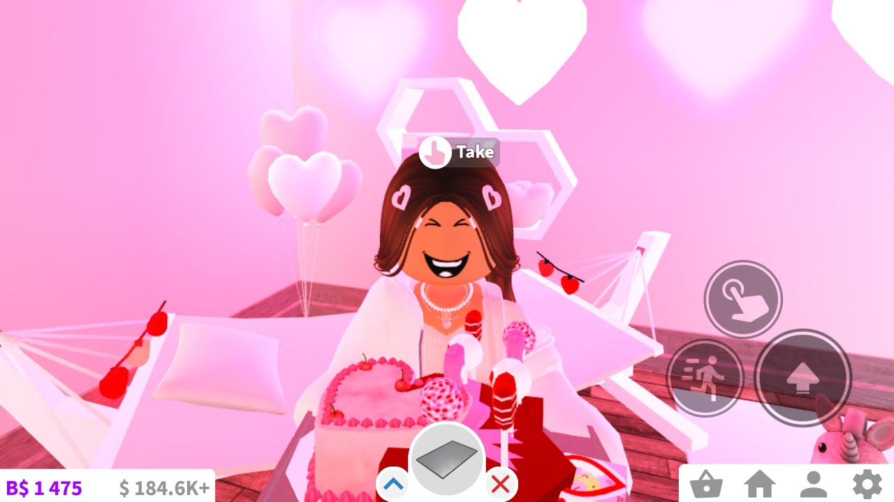 Making all new and Valentine's food in Bloxburg