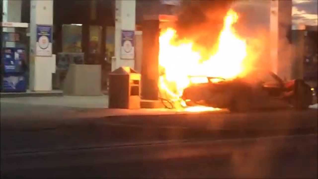 Porsche 918 Spyder Burns to a Crisp In a Canadian Gas Station [Video ...