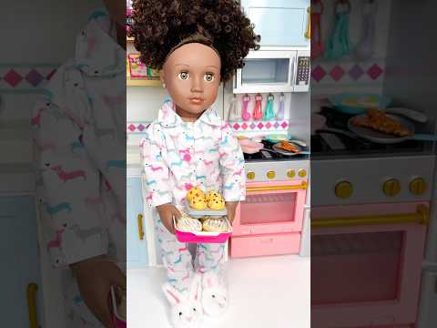 Mama Doll Makes Breakfast For Family In Toy Kitchen! #mamadoll #dolls #doll