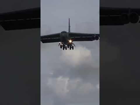 Crabbing B-52 Crosswind Landing #shortsvideo #airforce #aviation