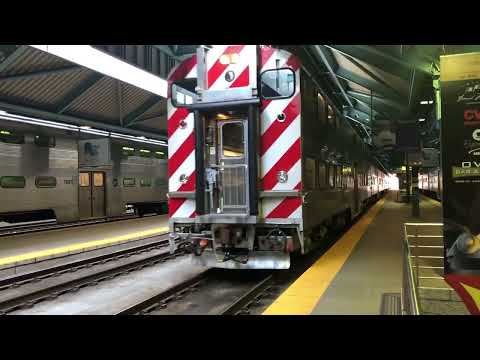 Metra UP-W 36 Arriving At The Oglivie Transportation Center