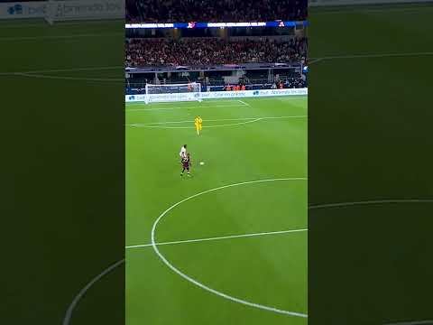 42 YARDS OUT for Salomon Rondon! 😳 #venezuela #soccer #copa