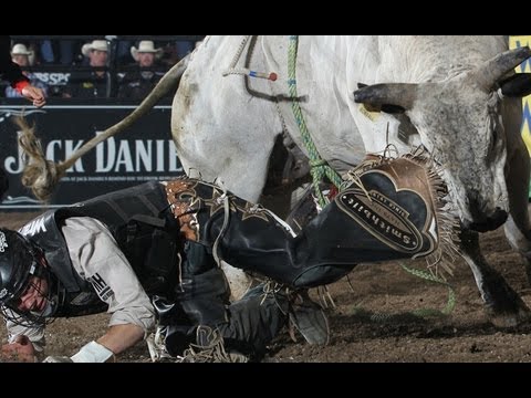 Top PBR Wrecks Of 2012 | professionalbullriding