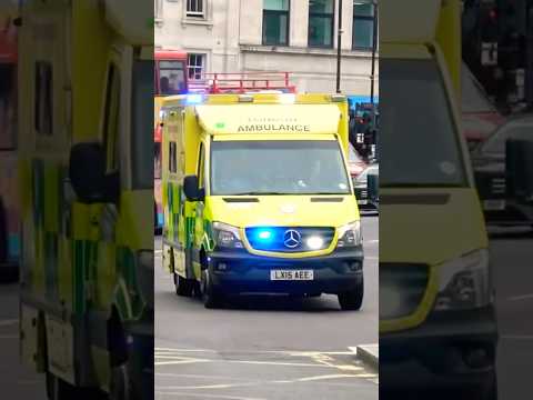 Two tons siren 🇬🇧 London ambulance responding