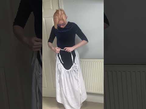 The zero waste 18th century skirt that ALWAYS fits - no pattern needed! #sewing #fashion