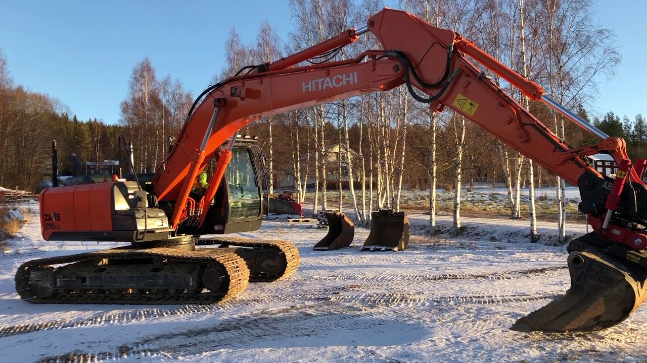 Grävmaskin Hitachi Zaxis 210LC-5B med tre skopor