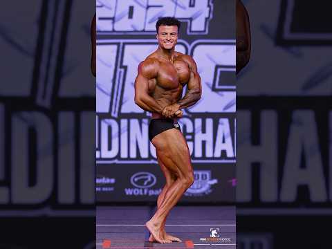 Classic physique posing at NPC USAs this past week. IFBB pro Zack Jennings Now☺️
