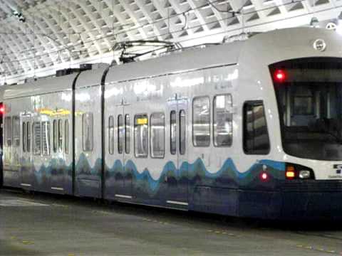 Link departs and Metro 174 & 194 arrives in Pioneer Square station