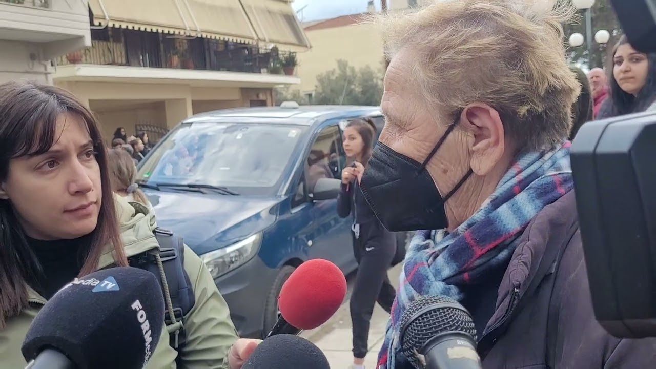 Λάρισα: Σκίζει καρδιές ο θρήνος της μάνας στην κηδεία της Κλαούντια ...