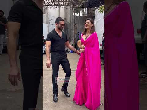 Shahid and Kriti strike a pose, epitomizing elegance and style????#shahidkapoor #kritisanon