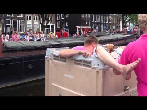 Guido en Gerben zakken door het dixi dak!