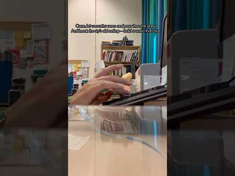 Typing Like a Pianist – The Art of Rhythmic Writing #shortvideo #keyboardpiano #TypingASymphony
