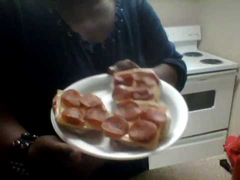 $5 Homemade Pizza Bagels 5 Minutes Or Less? Best Microwave Hack(Stressed Out by Twenty One Pilots)