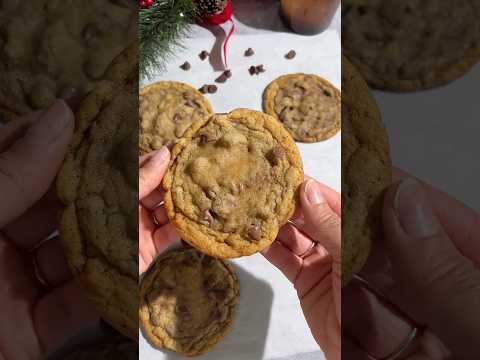 Holiday Brown Butter Chocolate Caramel Cookies #holidaybaking #christmascookies #easydessert