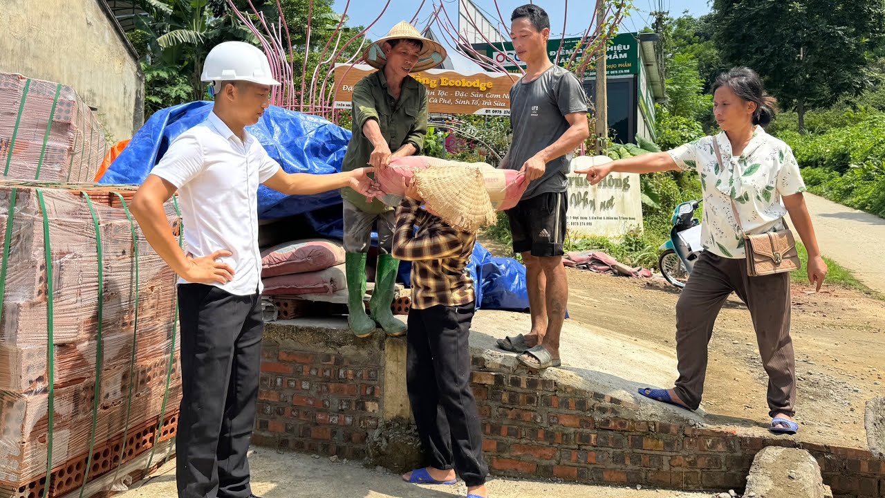 Kind Engineer Helps Single Mom Find New Job - Police Officer's Mother Appears |Lý Anh Ca