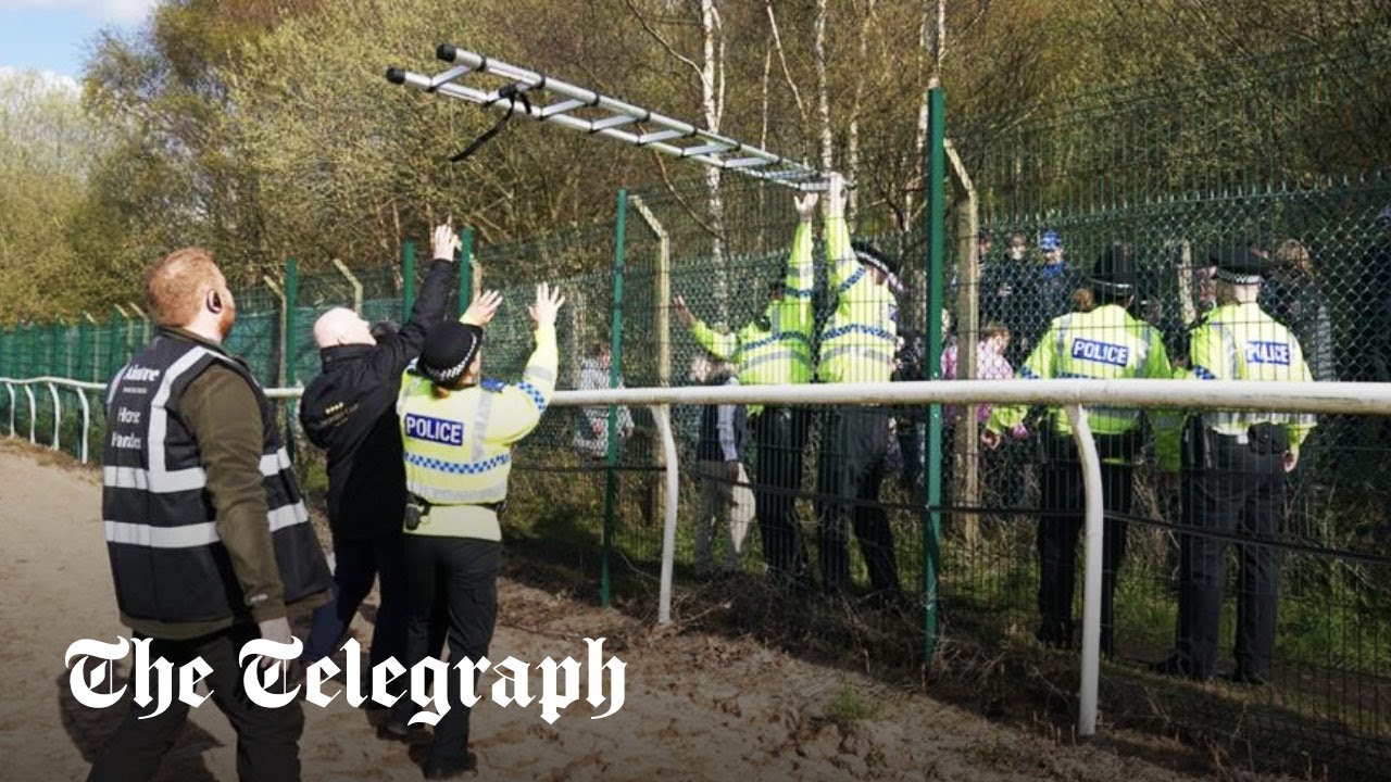 Grand National defies animal rights protestors