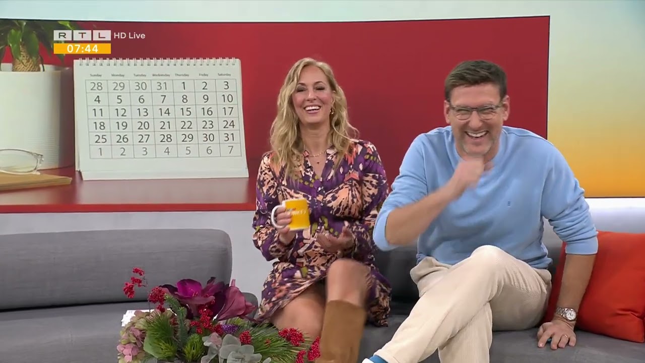 Angela Finger-Erben upskirt - RTL Punkt 7 27.12.2023