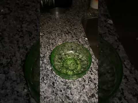 How to detect uranium glass