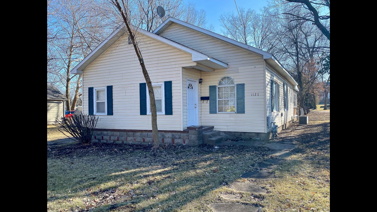 1123 W Walnut St, Nevada, MO 64772