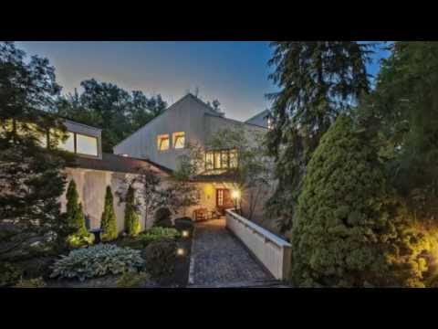 10 Stonehill Ln, Moreland Hills, OH 44022