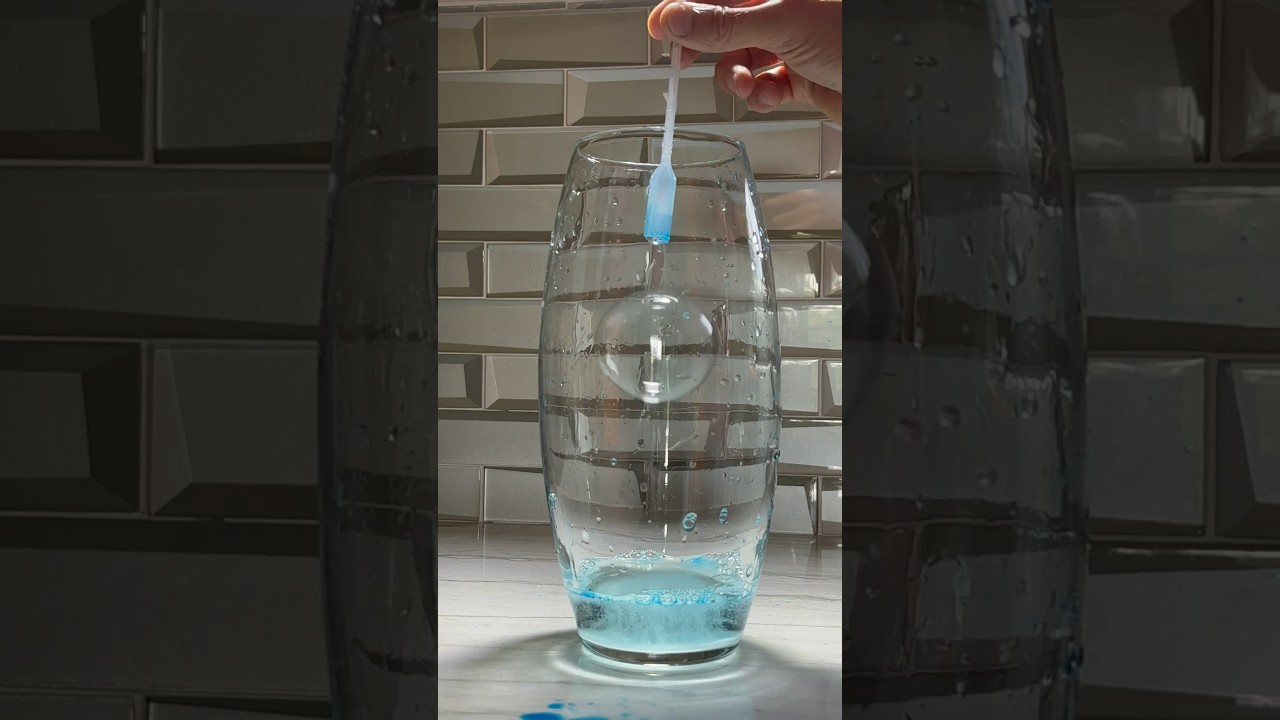 Floating bubbles? 🫧 #shorts #chemistryteacher #science #CO2 #chemicalreaction #scienceexperiment