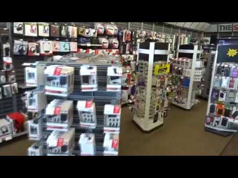 Touring an OPEN Radio Shack in 2019!