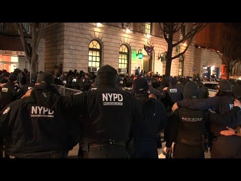 Candlelight vigil held for NYPD officer killed in Harlem shooting