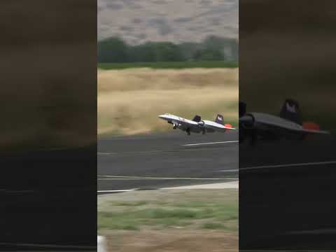 #landing #rcplane #aviation #jet #edfjet #5280rc @MotionRC #freewing fr #airshow #sr71