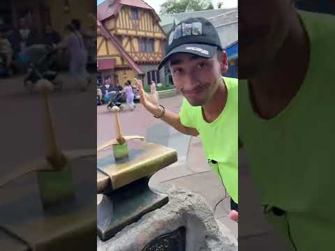 THE SECRET TO PULLING THE SWORD OUT OF THE STONE IN DISNEY WORLD?!