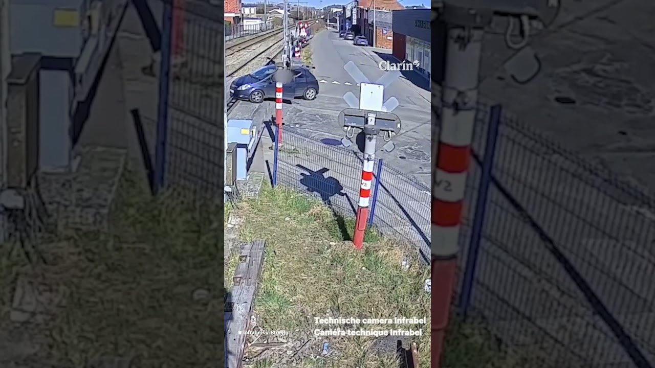 Un tren chocó contra un auto, lo destrozó y sus ocupantes se salvaron por segundos