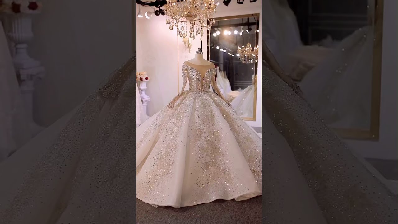 Long sleeve luxury hand made wedding dress Amanda Novias wedding gown 2021 trying on