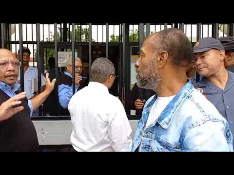 Leon Campher oorhandig memorandum | Oudtshoorn Courant