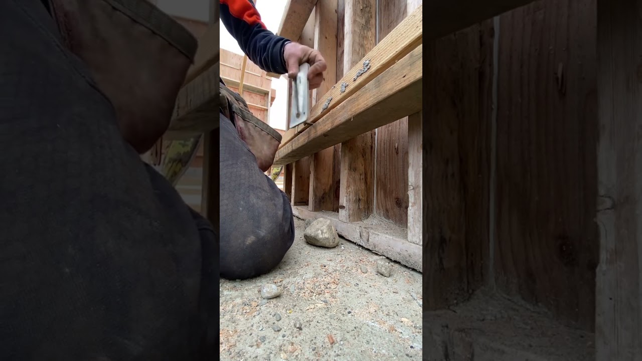 If one wedge isn’t tight, just grab another one. #tinytipthursday #concrete #forming #wedges