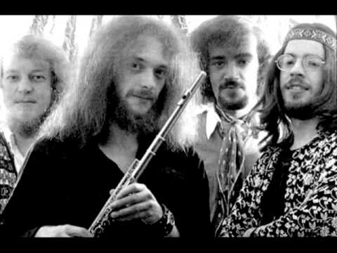 Jethro Tull - Bungle In The Jungle (Exclusive Video)
