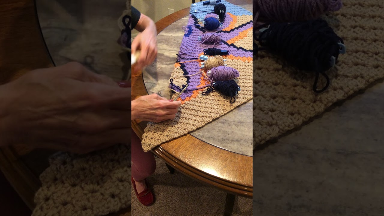 C2C; Crocheting A Graphgan Without Flipping Work (at a table)
