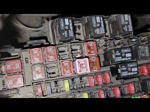 2013 Ford F250 Trailer Running Light Fuse Location