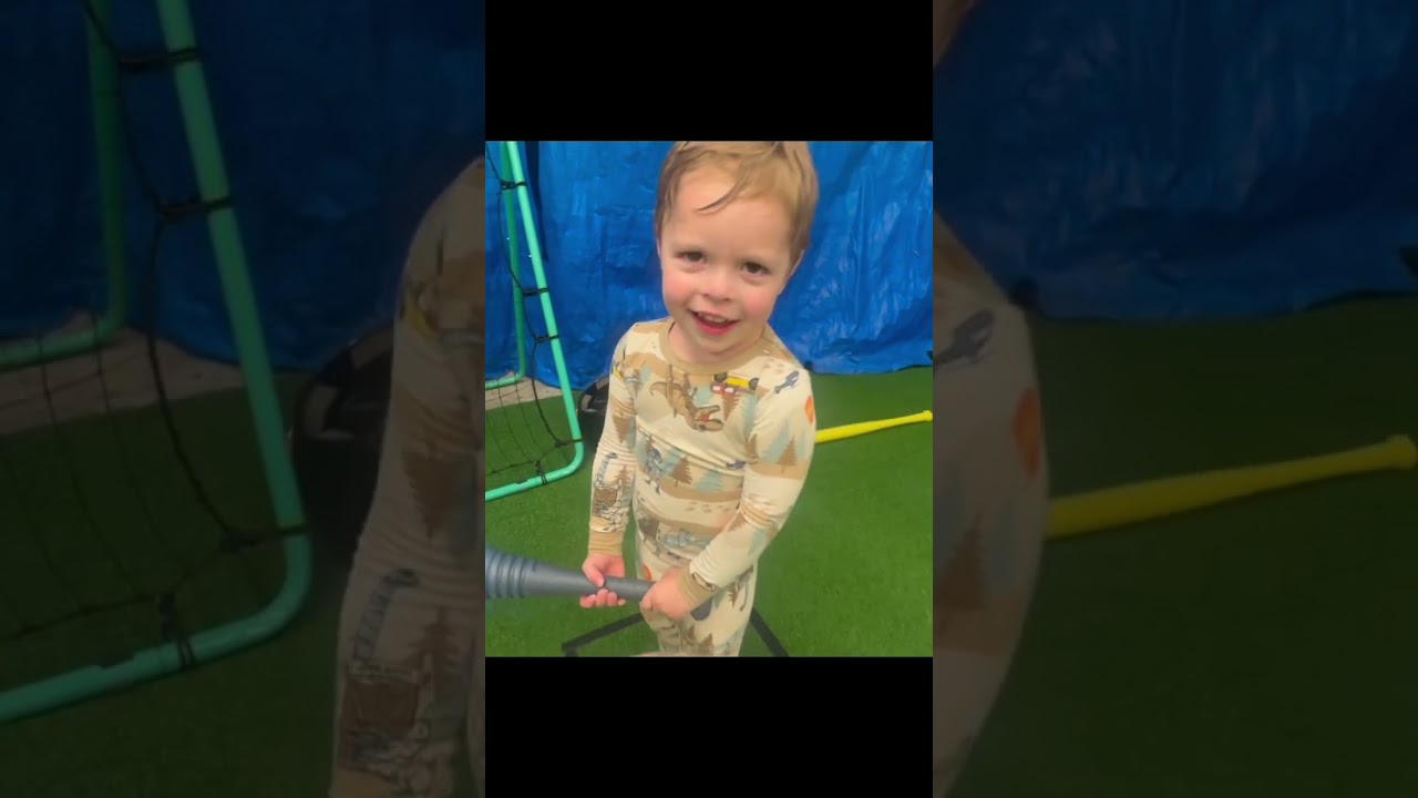 READY 4 FASTBALL! Would you take hitting tips from a 3 year old? 😅 #hitting #shorts #mlb #foryou