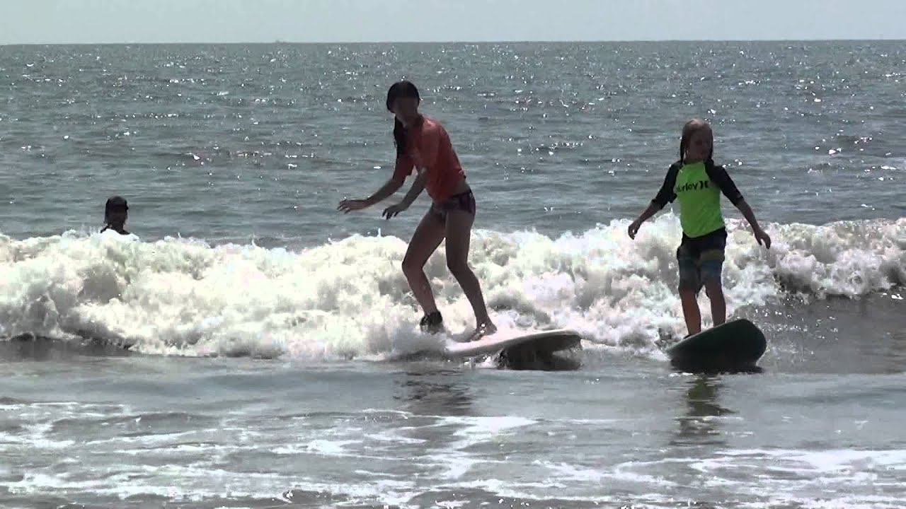 00033 Catherine surfing