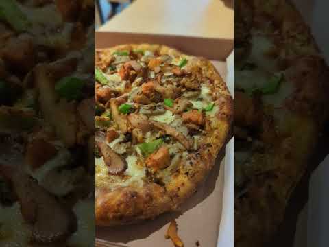 #dominos pizza #deluxe feast 🍕🍕🍕