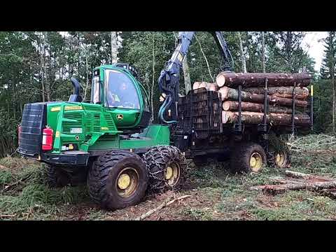 John Deere 1910G Forwarder in Swedish logging