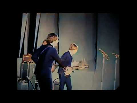 The Beatles - Twist And Shout (Hollywood Bowl 1964 HQ Stereo)