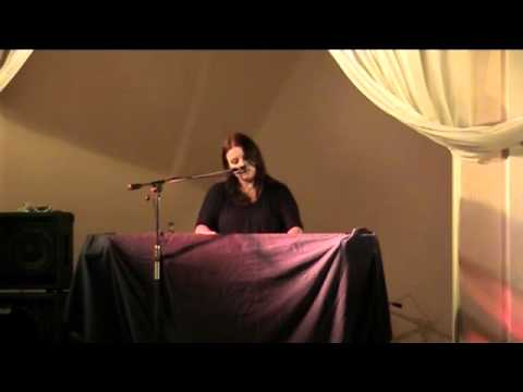 Lisa Cuthbert - Видеоклипы исполнителя - Musify