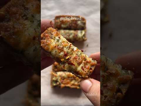 Cheese Garlic bread #trending #garlic #food #viralvideo #garlicbread #bread #eveningsnacks #easy