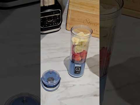 Ninja Blast Strawberry and Banana Smoothie #smoothie #bestninjablender #portableblender