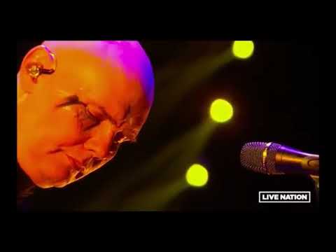 8 Lead Singers Who Are (Or Were) Also Great Lead Guitarists in Their ...